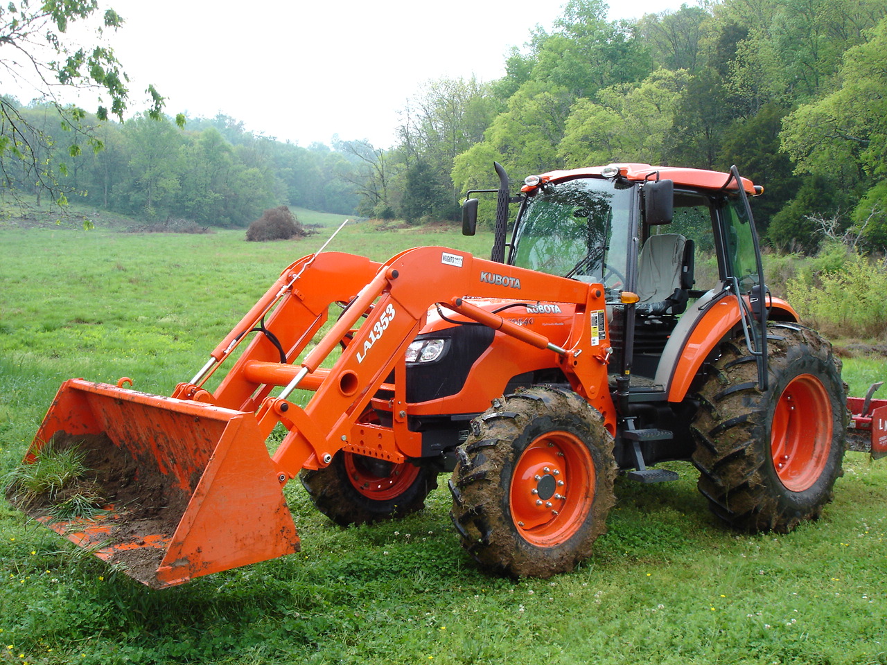 Cargador para Tractor M9540 LA1353 – SU TRACTOR SAS